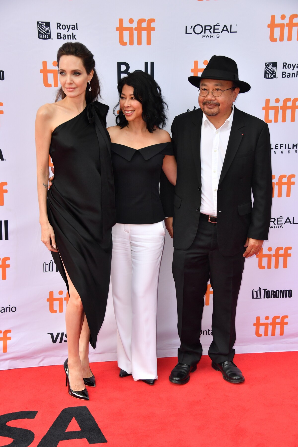 Photo : Angelina jolie, Loung Ung, et Rithy Panh à la première de ...