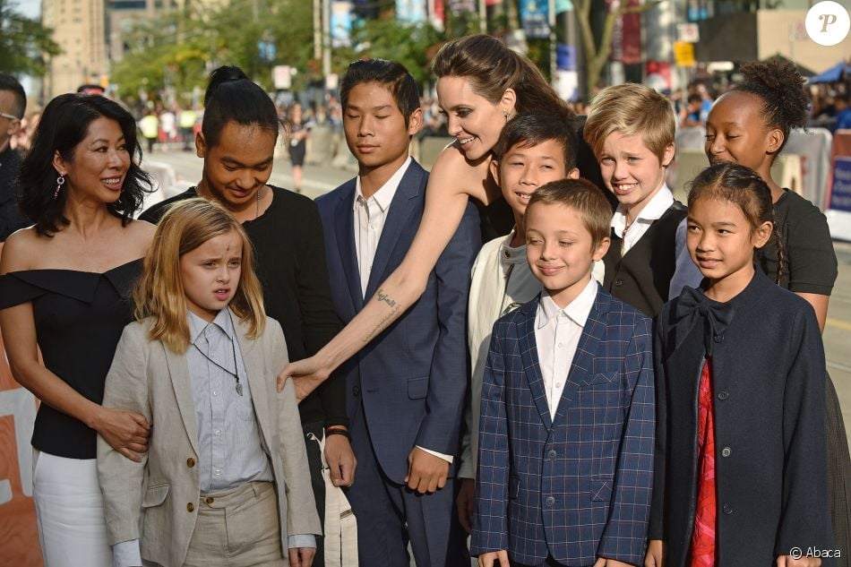 Loung Ung, Vivienne, Maddox, Pax, Angelina Jolie, Kimhak Mun, Knox ...