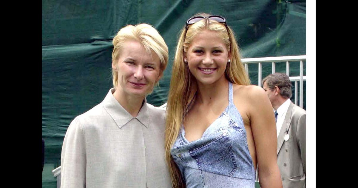 Jana Novotna et Anna Kournikova à Londres en juillet 2000. Jana Novotna ...