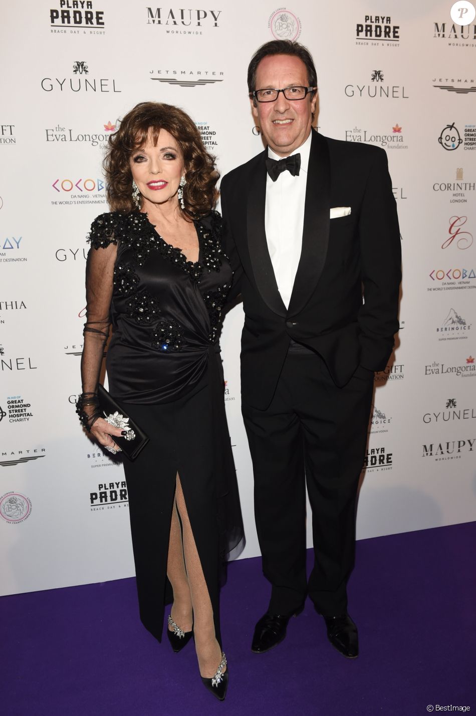 Joan Collins et son mari Percy Gibson - Les célébrités posent lors du ...