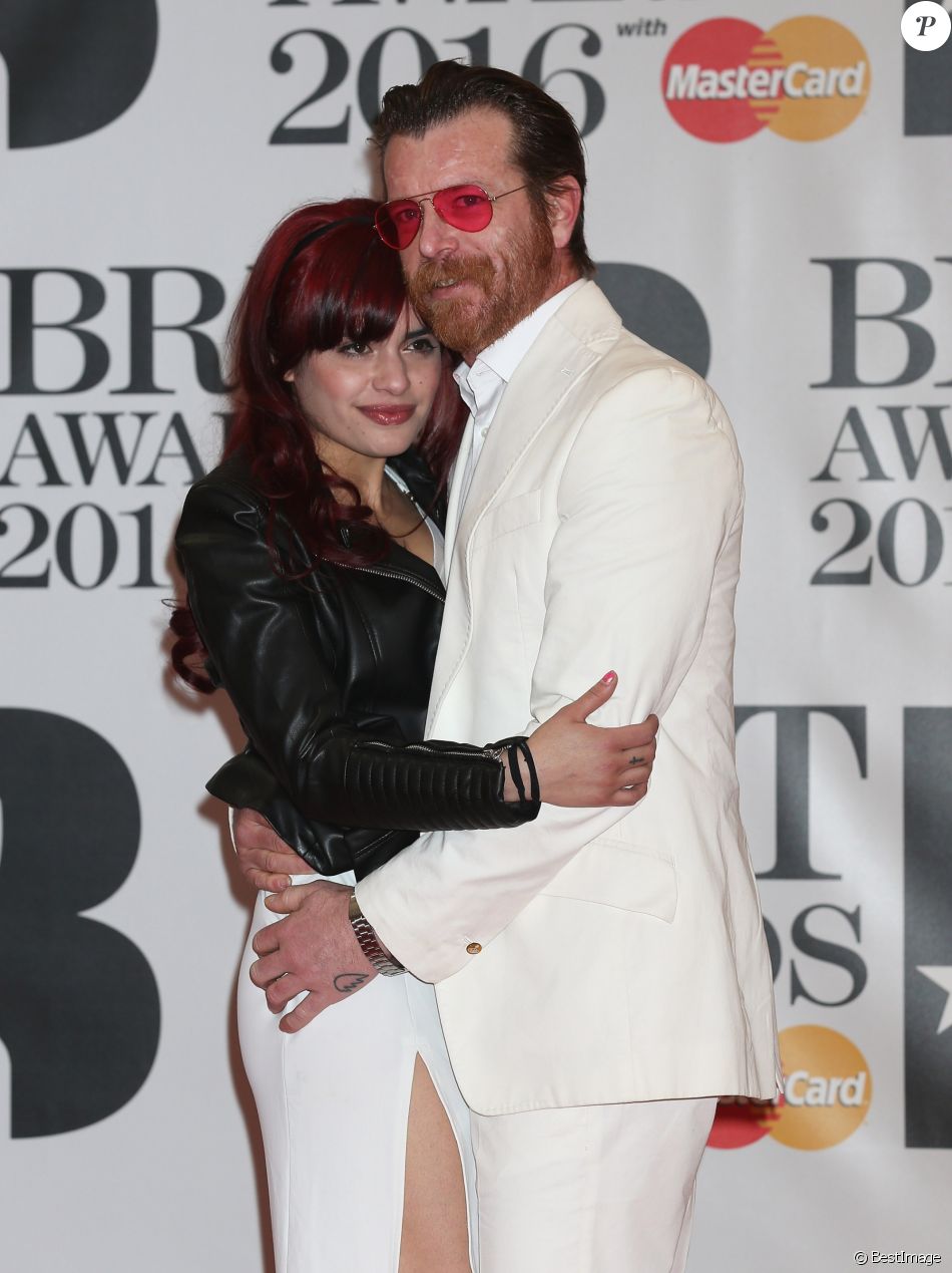 Jesse Hughes (Eagles of Death Metal) et sa compagne - Photocall ...