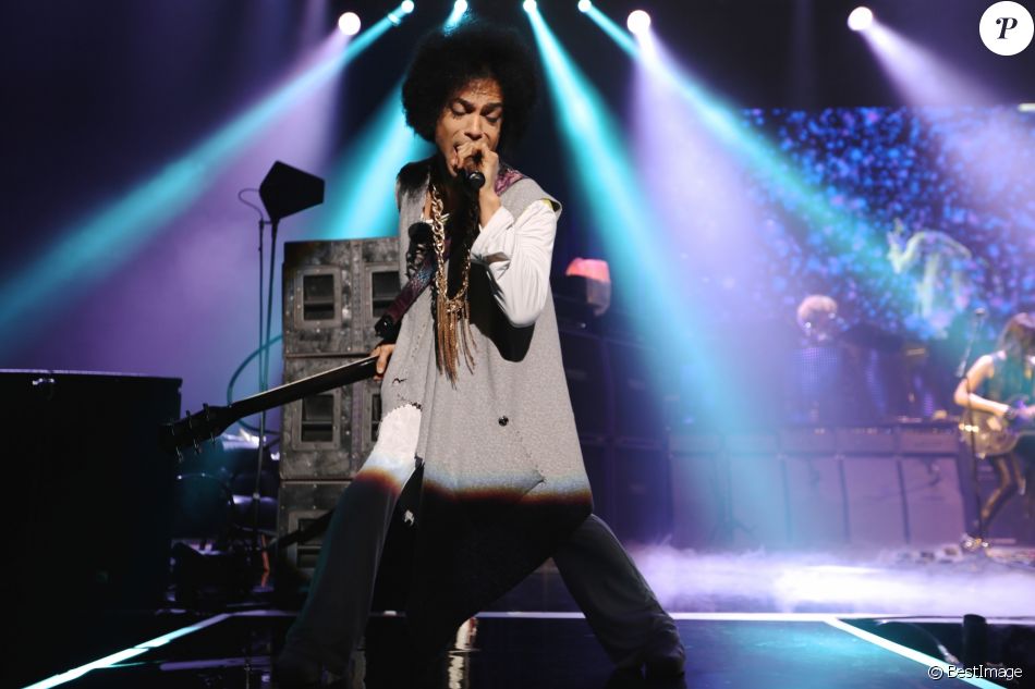 Le chanteur Prince en concert au Zénith à Paris. Le 1er juin 2014 ...