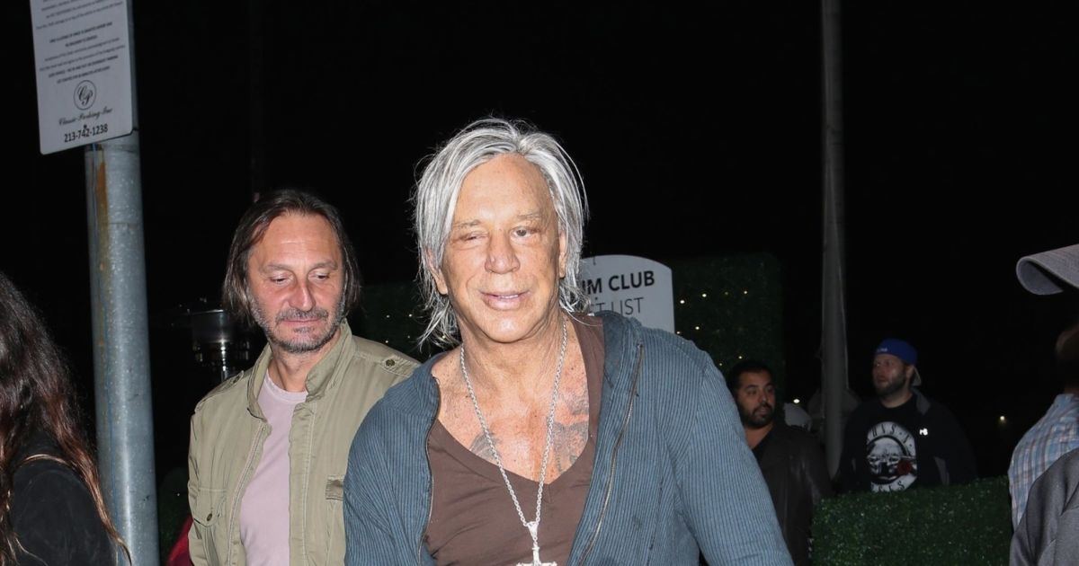 Exclusif - Mickey Rourke est allé voir le concert de Guns N Roses avec ...