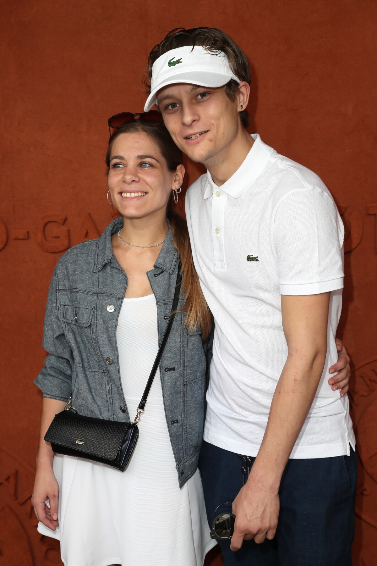Photo : Rod Paradot et sa compagne Jade au village lors des ...