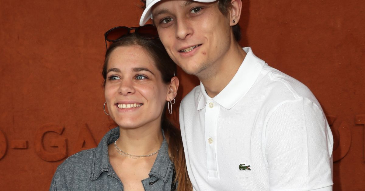 Rod Paradot et sa compagne Jade au village lors des internationaux de ...