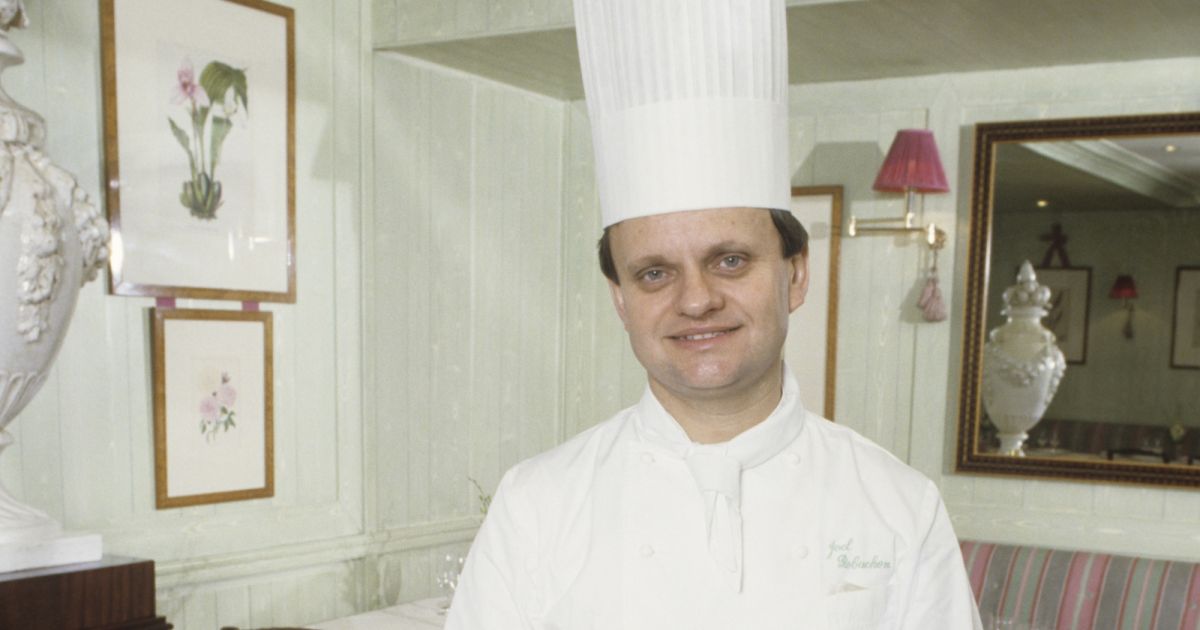 Portrait du chef Joël ROBUCHON en tenue de cuisinier © Michel Croizard ...