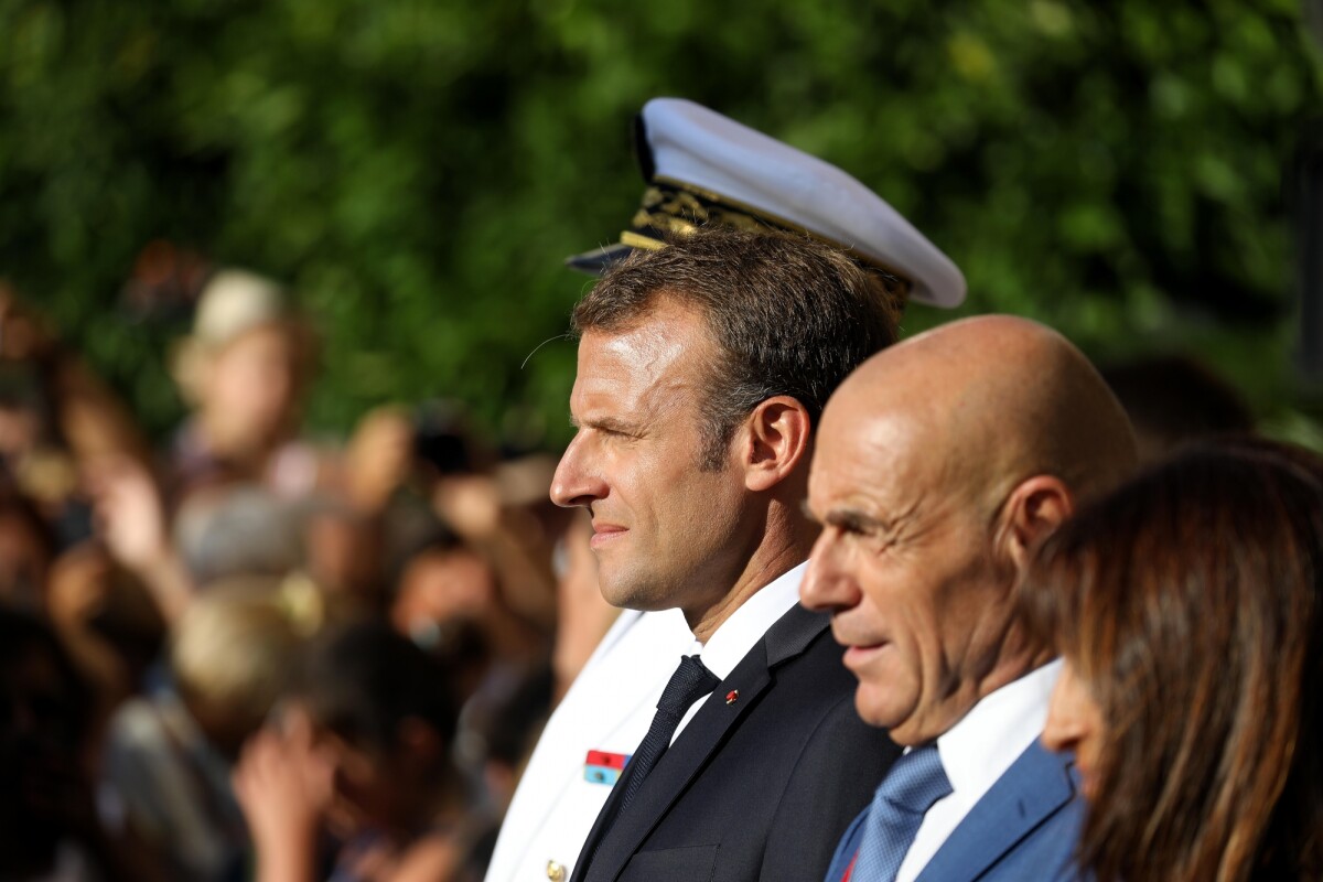 Photo : François Arizzi, maire de Bormes-les-Mimosas et le Président ...