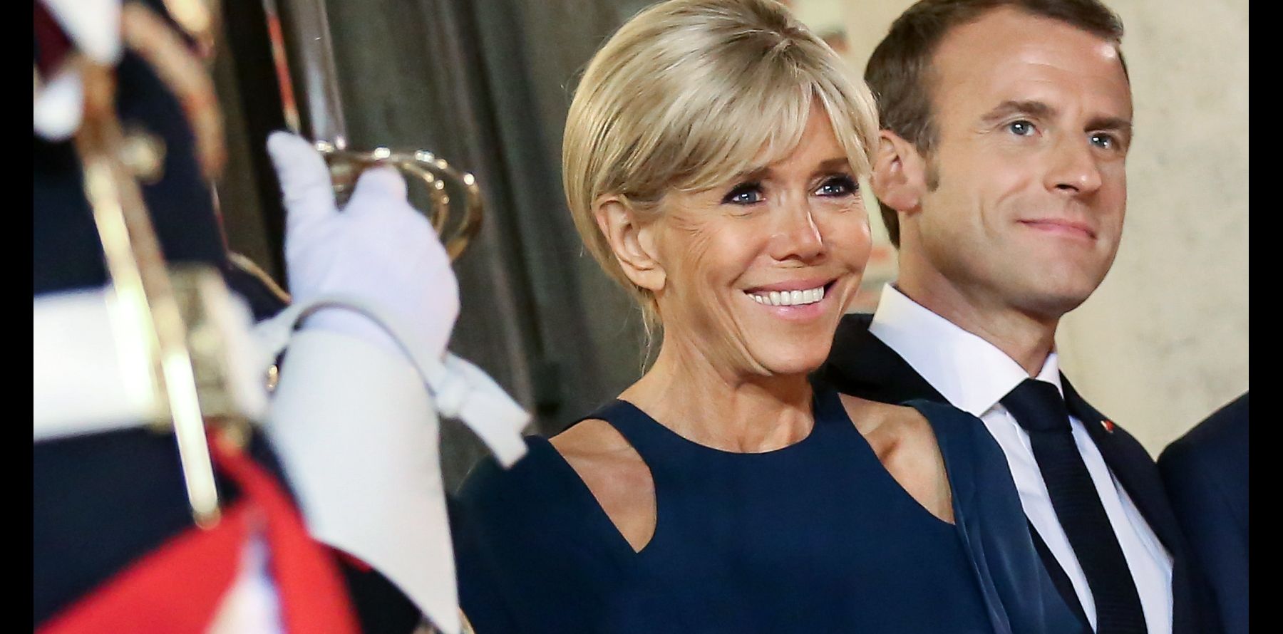 Brigitte Macron somptueuse à l'Élysée après une visite au Louvre ...