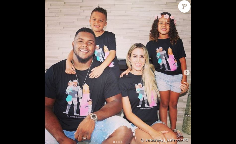 Jermon Bushrod pose avec sa femme Jess et leurs deux enfants. Instagram ...