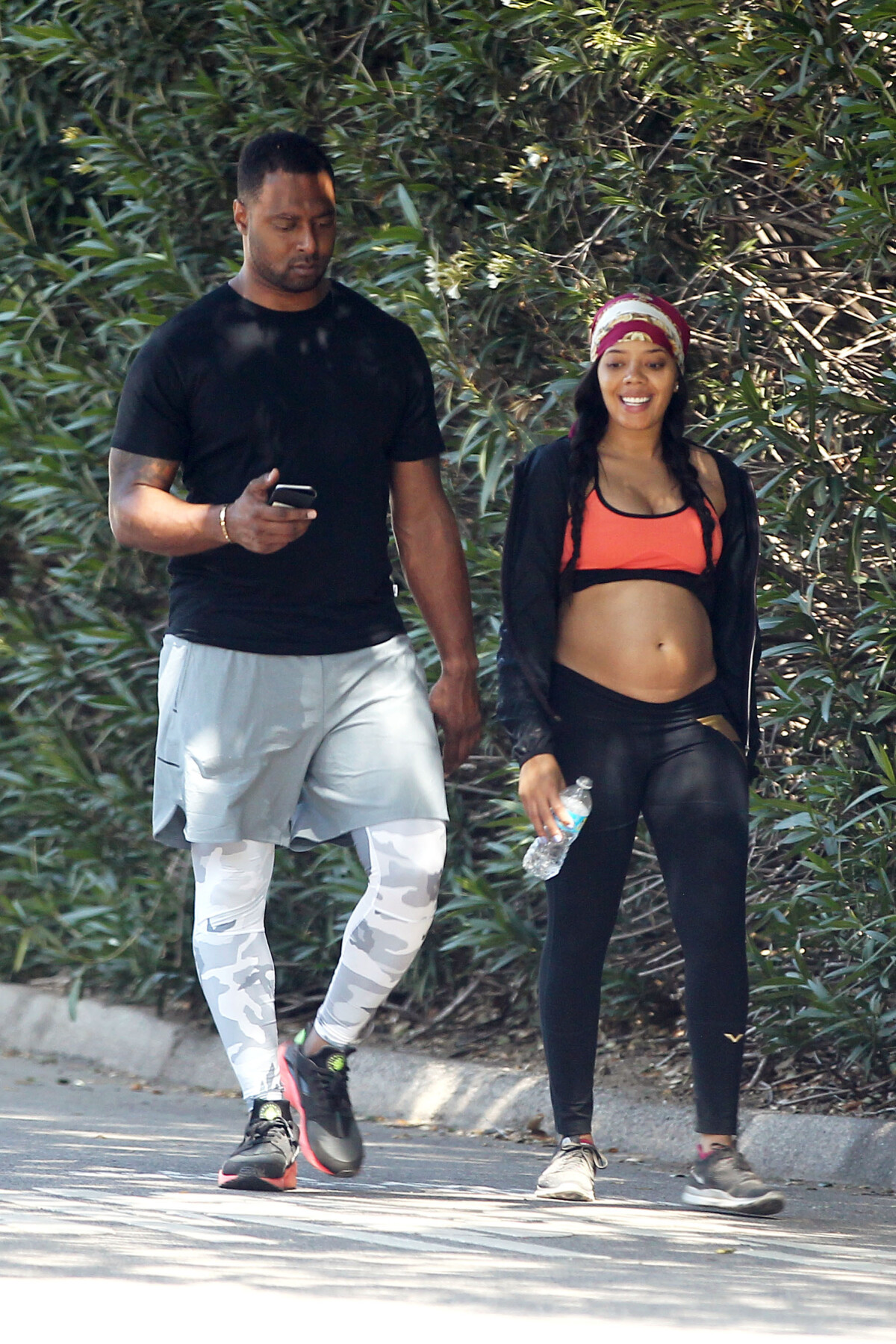 Photo Exclusif Angela Simmons Enceinten Se Promène Avec Son Fiancé