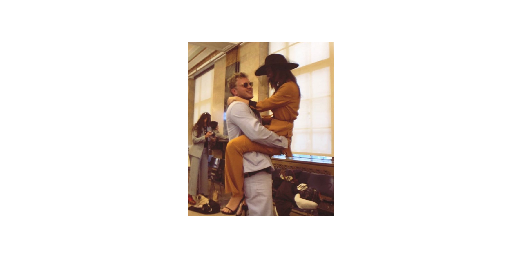 Emily Ratajkowski : Elle parle de son mariage surprise pour la première ...