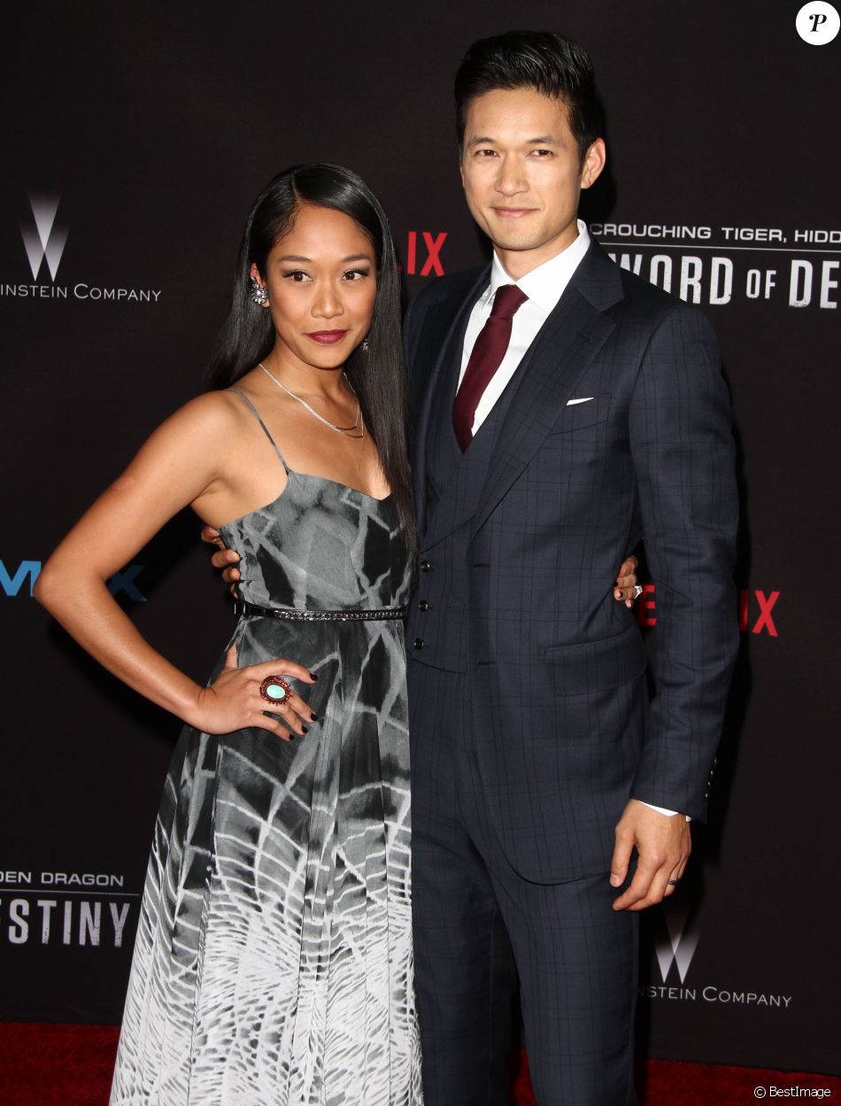Shelby Rabara et son mari Harry Shum, Jr. à la première de Crouching ...