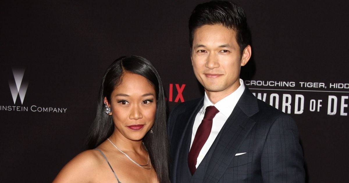 Shelby Rabara et son mari Harry Shum, Jr. à la première de Crouching ...