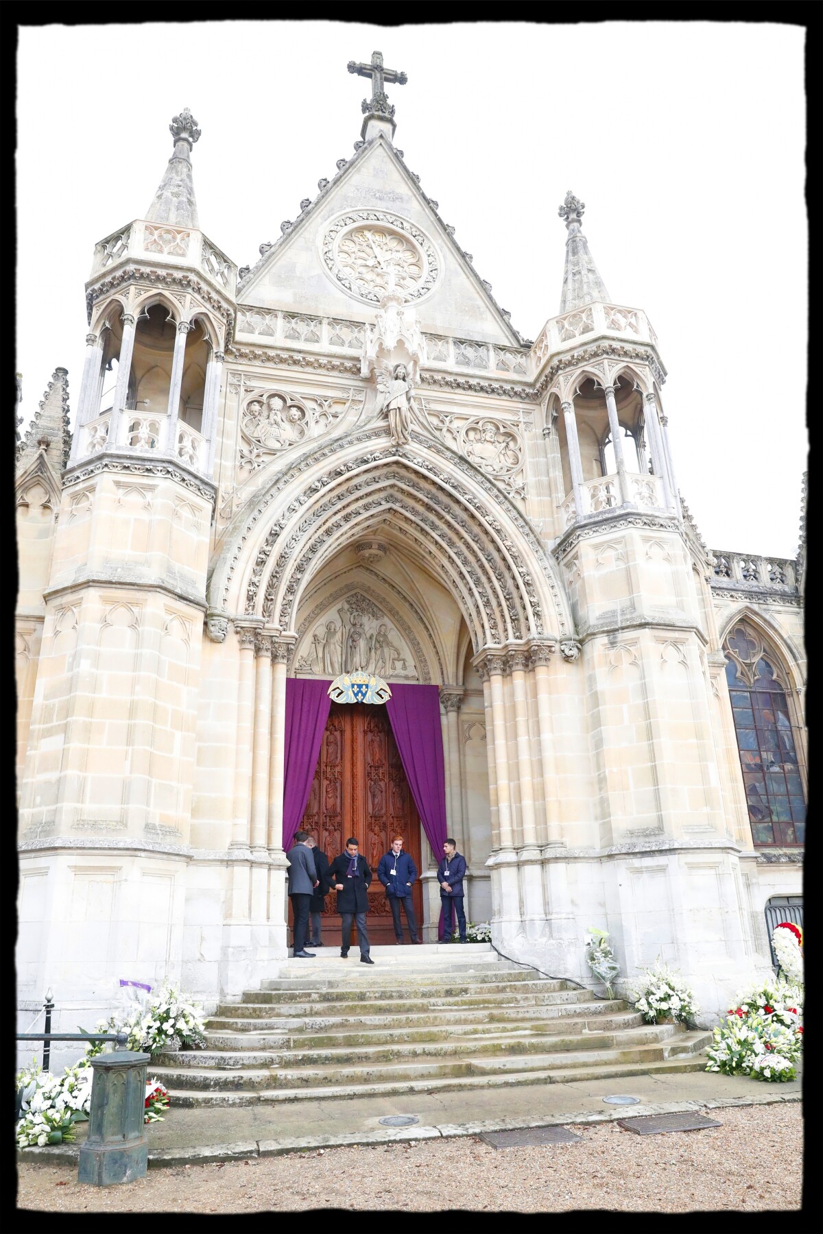 Photo : Obsèques du comte de Paris en la chapelle Royale Saint-Louis à ...