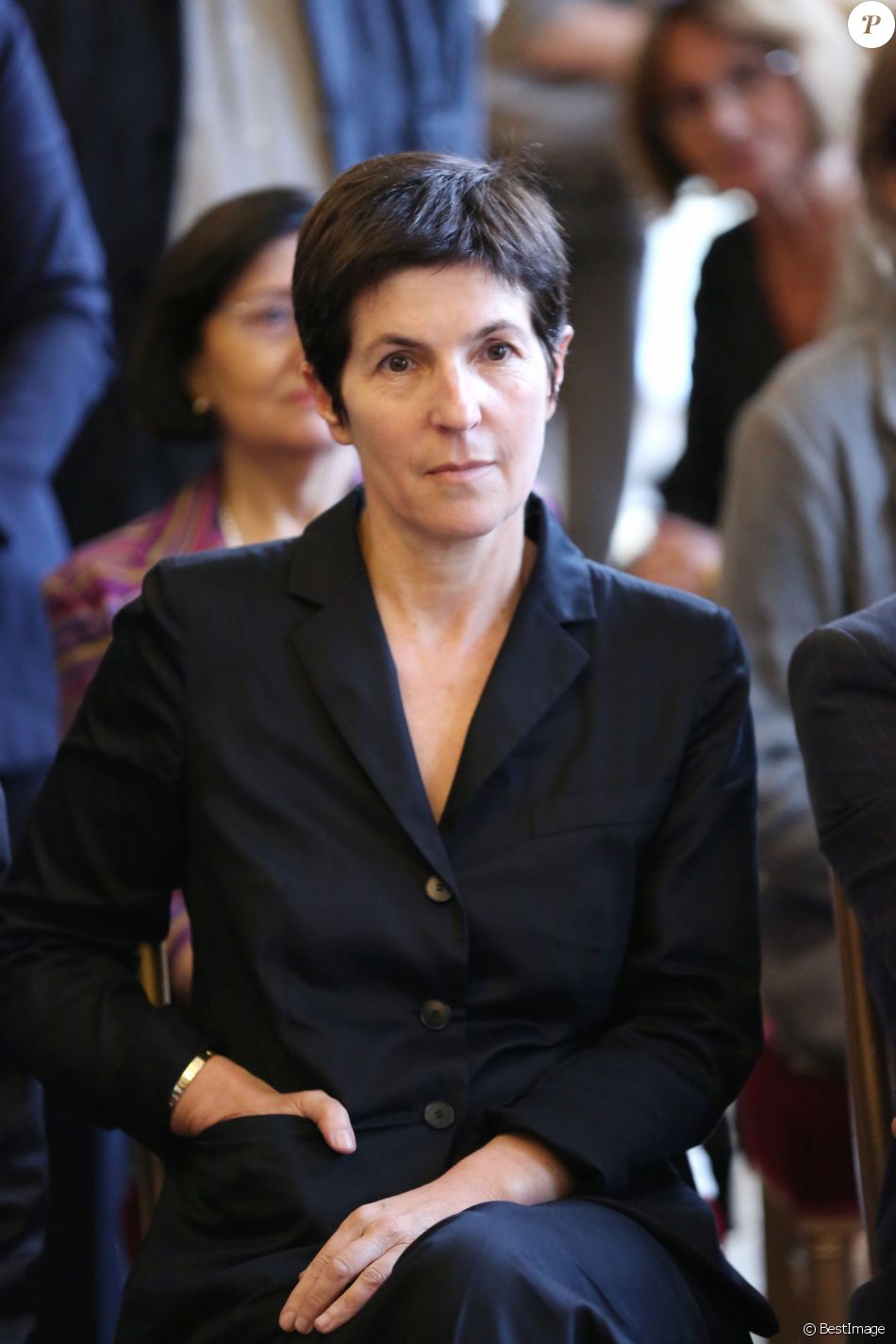 Christine Angot recoit la medaille des arts et des lettres au ministere ...