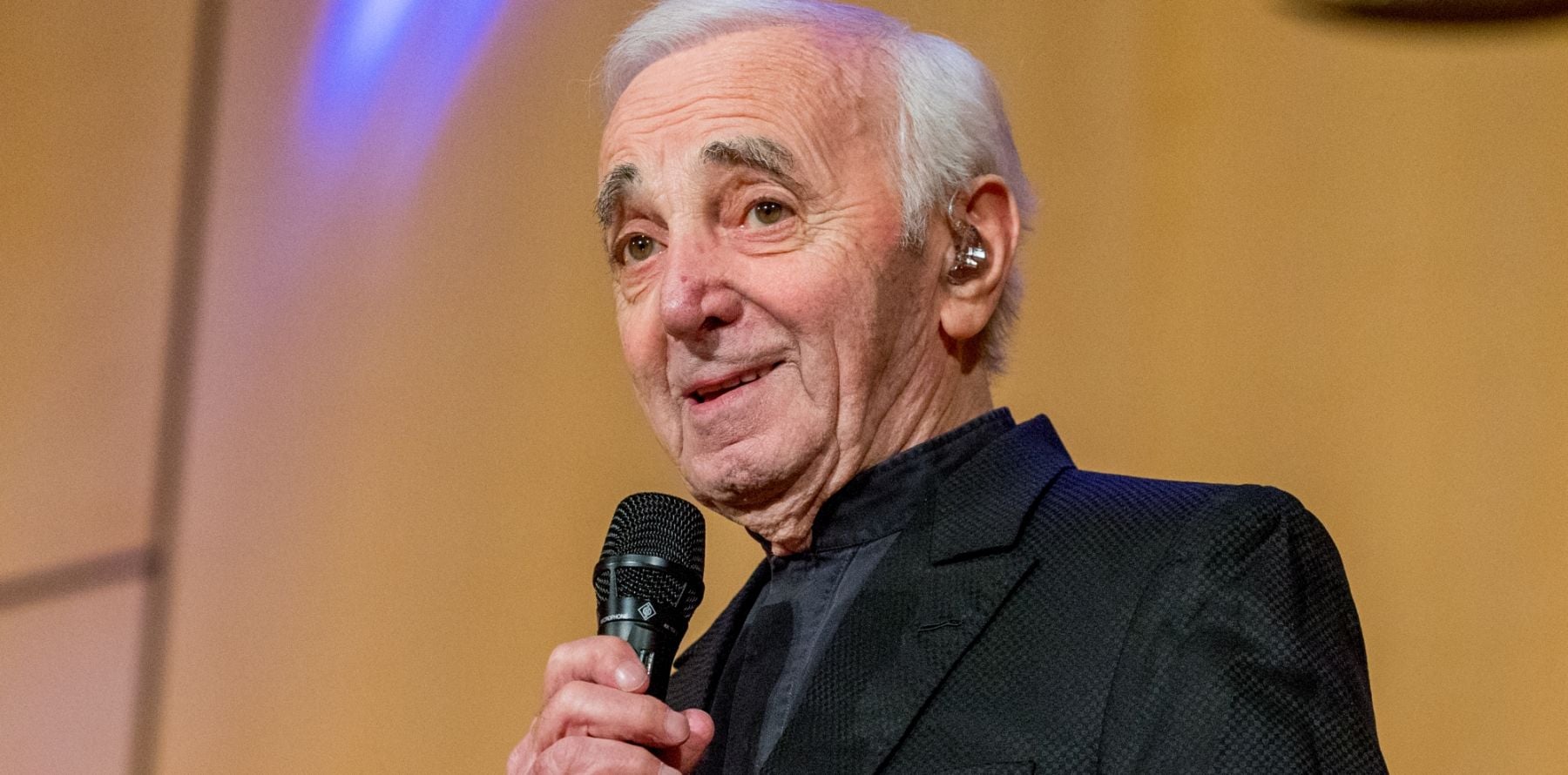 Charles Aznavour: Les dernières images poignantes du chanteur, 48h ...