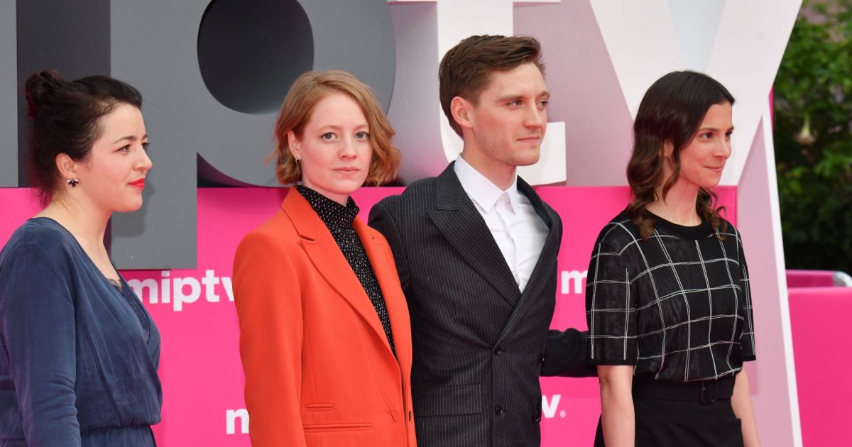 Sarah Kierkegaard, Leonie Benesch, Jonas Nay et Aylin Tezel de la série ...