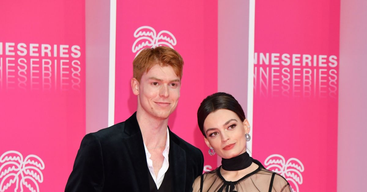 Emma Mackey, membre du jury, et son compagnon, Dan Whitlam lors du ...