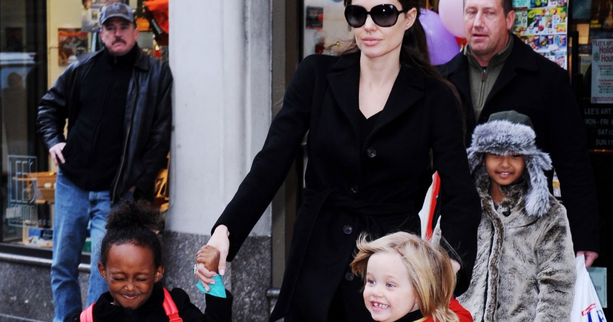 Angelina Jolie Avec Ses Filles Zahara Et Shiloh à New York En 2010