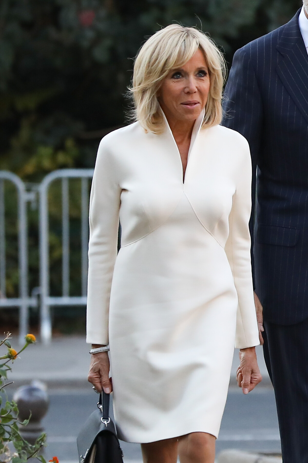 Photo : Brigitte Macron lors de la visite de l'exposition Miro au Grand ...