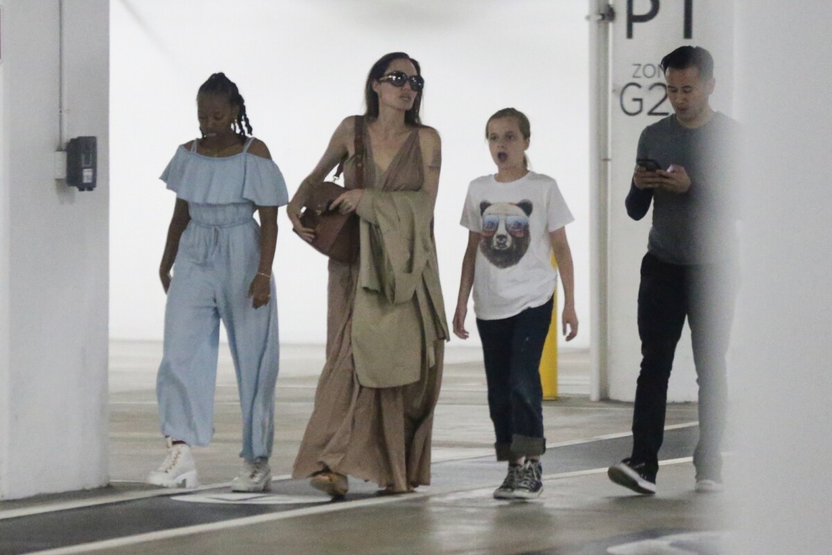 Photo : Angelina Jolie fait du shopping avec ses filles Vivienne Jolie ...