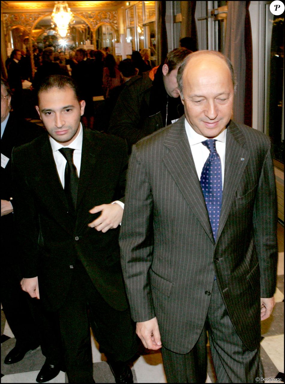 Laurent Fabius et son fils Thomas à Paris en 2005. - Purepeople