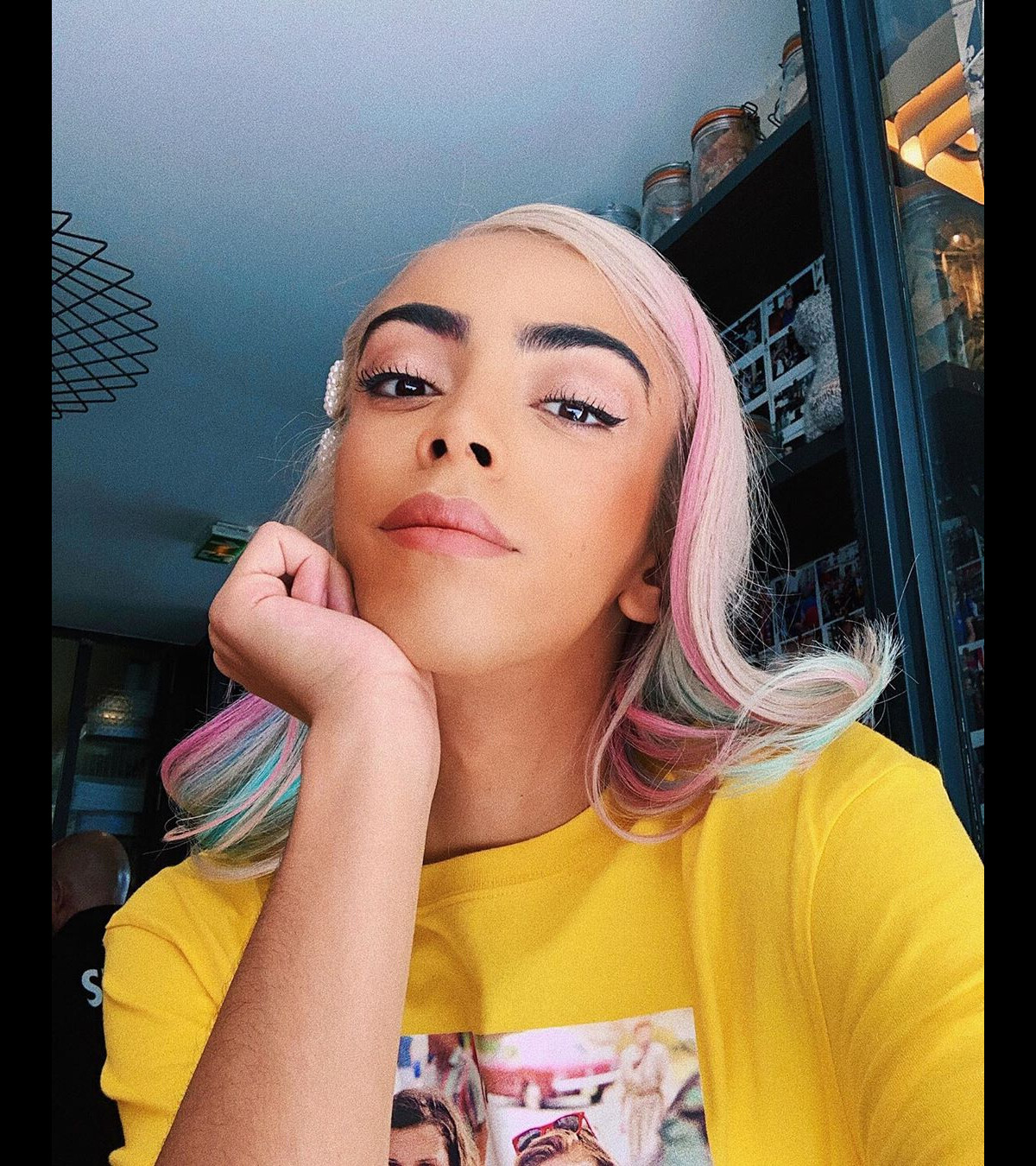 Photo : Bilal Hassani prend la pose sur Instagram. - Purepeople