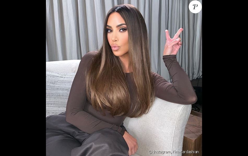 Au mois d'août, Kim Kardashian s'était colorée les cheveux en brun ...