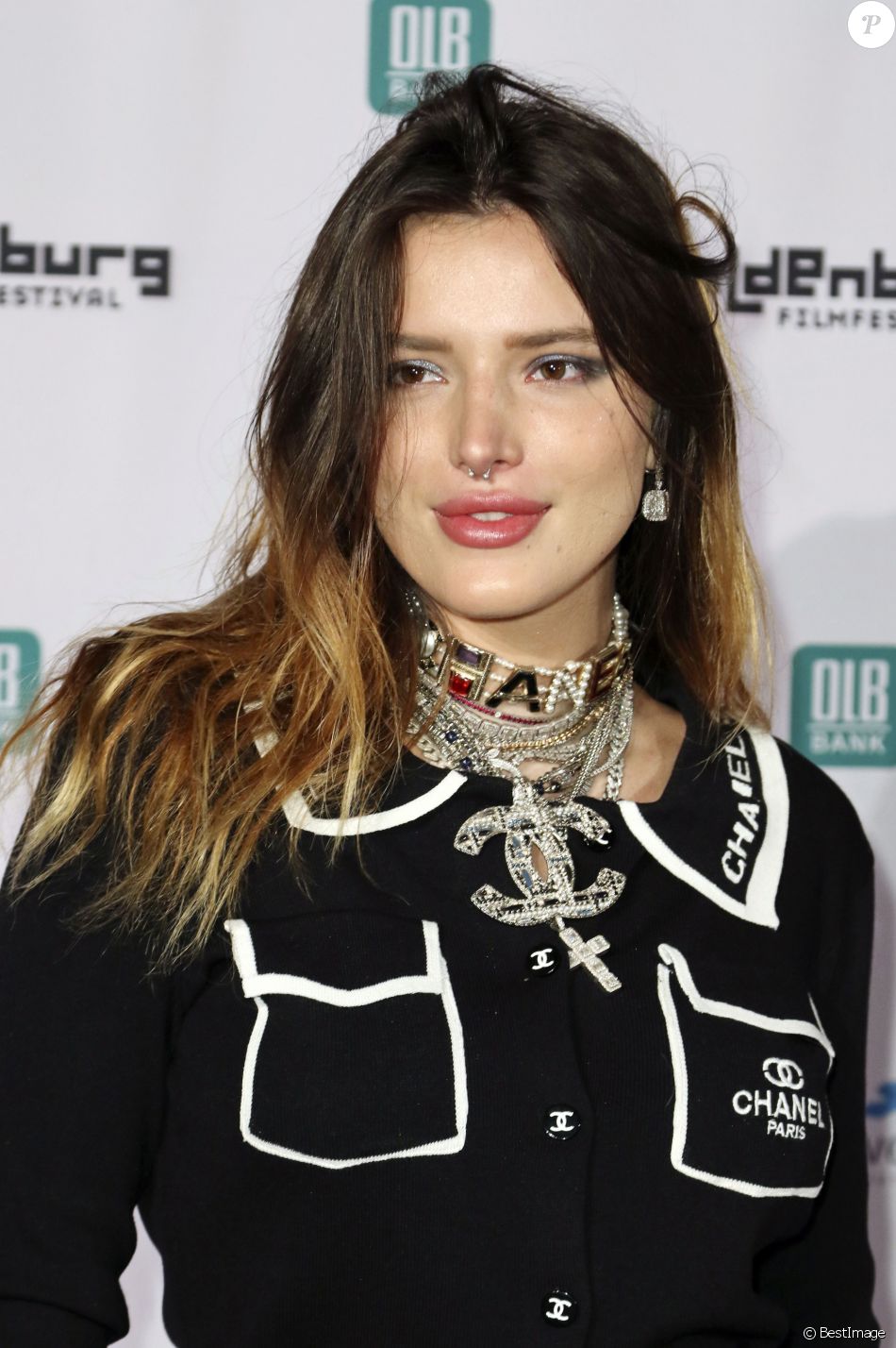 Bella Thorne à la première de Her & Him lors du Festival International ...