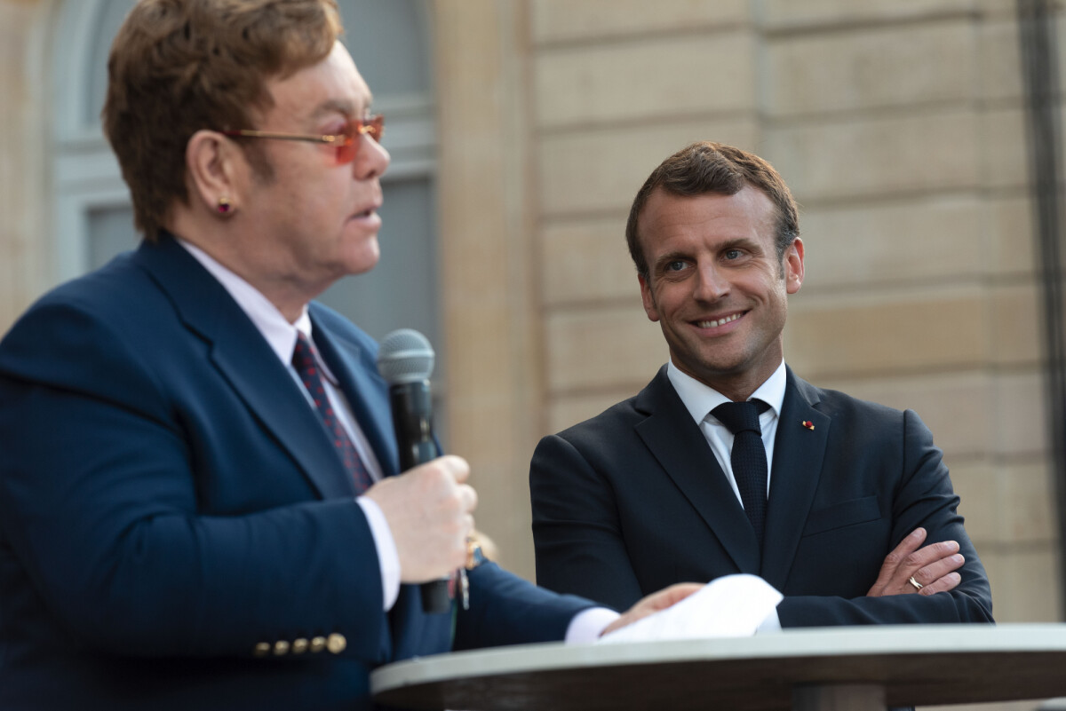 Photo : Elton John, Emmanuel Macron, président de la République - Après ...