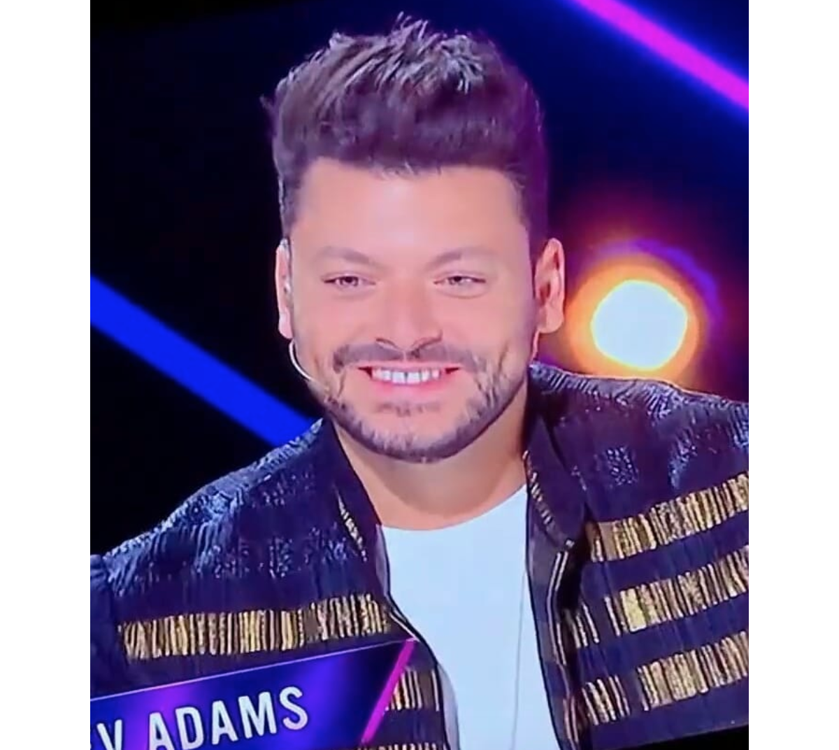 Photo : Kev Adams, toujours amoureux d'Iris Mittenaere ? Il réplique ...