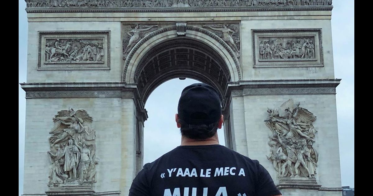 Mujdat sort le t-shirt Y a le mec à Milla - photo Instagram du 18 ...