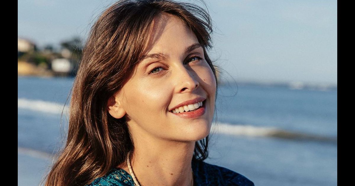 Ophélie Meunier avec son fils Joseph à la plage, photo postée sur ...