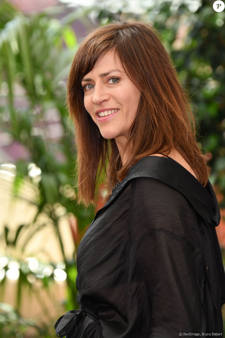Anne Caillon durant un photocall pour la série Demain nous appartient ...