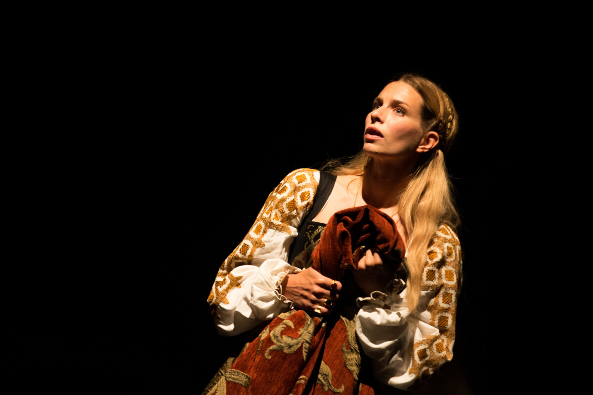 Photo : Coralie Audret - Filage de la pièce de théâtre "La Louve" au ...