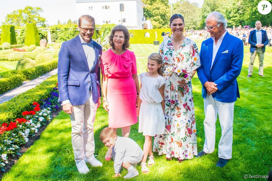 La princesse héritière Victoria de Suède en famille le 14 juillet 2019 ... La princesse héritière Victoria de Suède en famille le 14 juillet 2019 ...