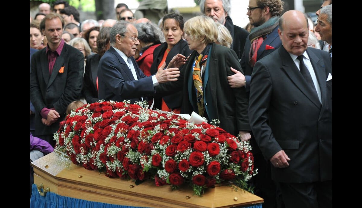 Photo : Michel Rocard et Claire Bretécher lors de l'enterrement du ...