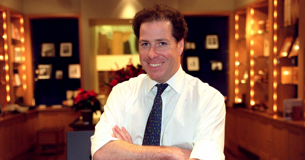 David Linley dans sa boutique à Londres en 1999. - Purepeople