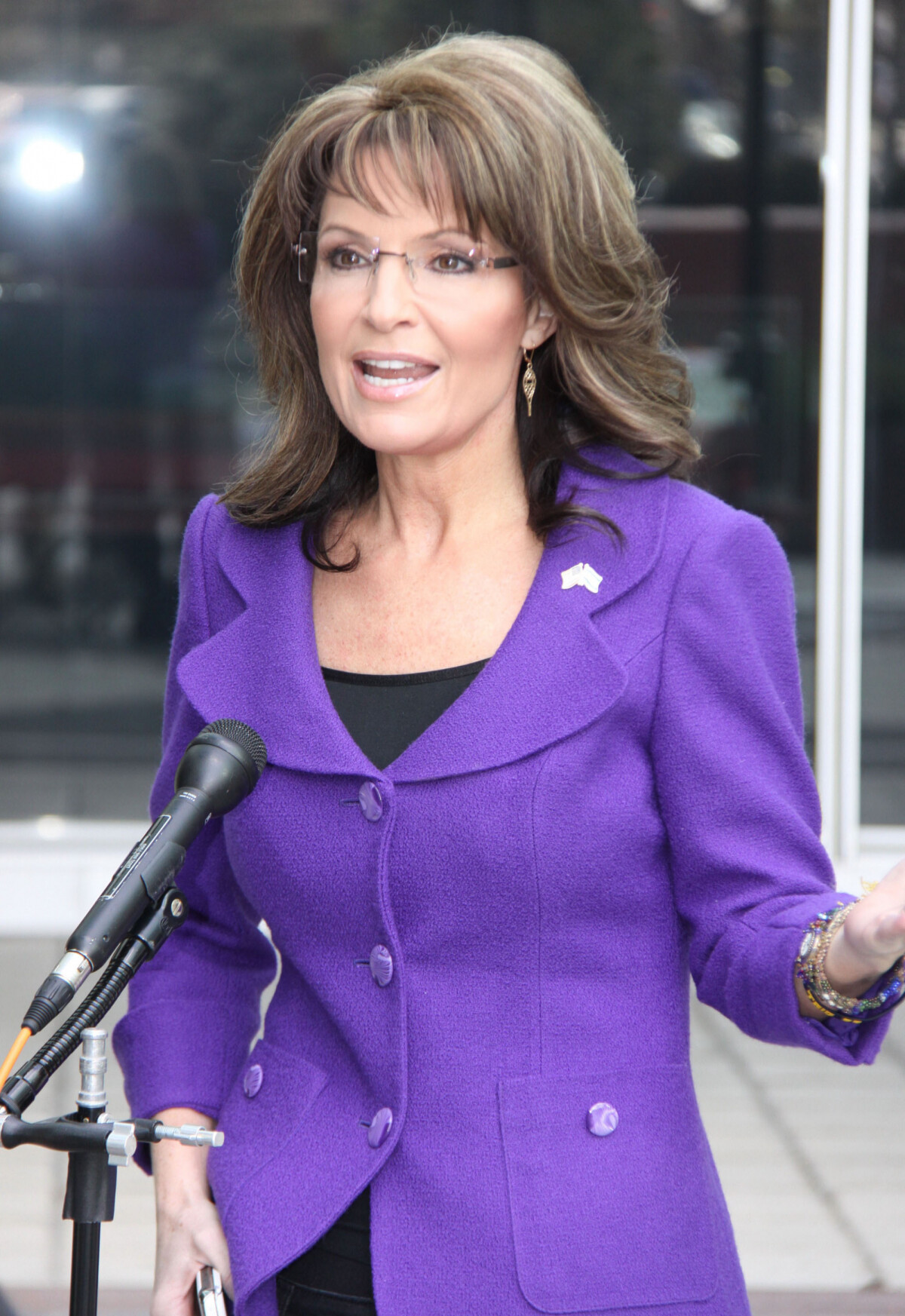 Photo : LE GOUVERNEUR D'ALASKA, SARAH PALIN A LA SORTIE DES STUDIOS FOX ...