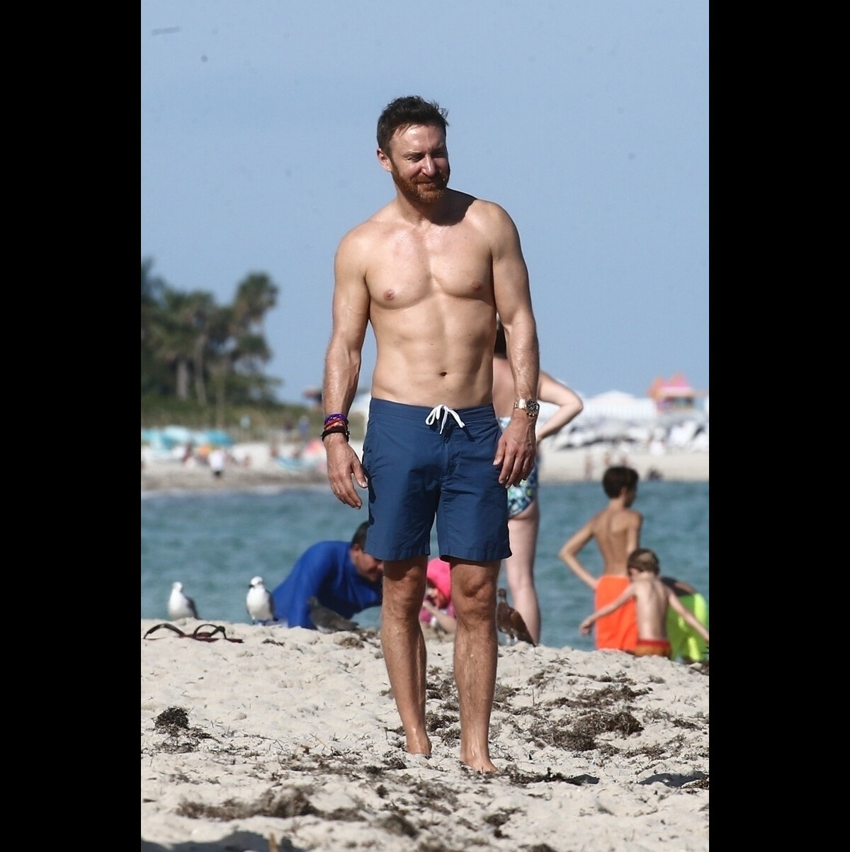 Photo : David Guetta profite d'une belle journée ensoleillée sur une ...