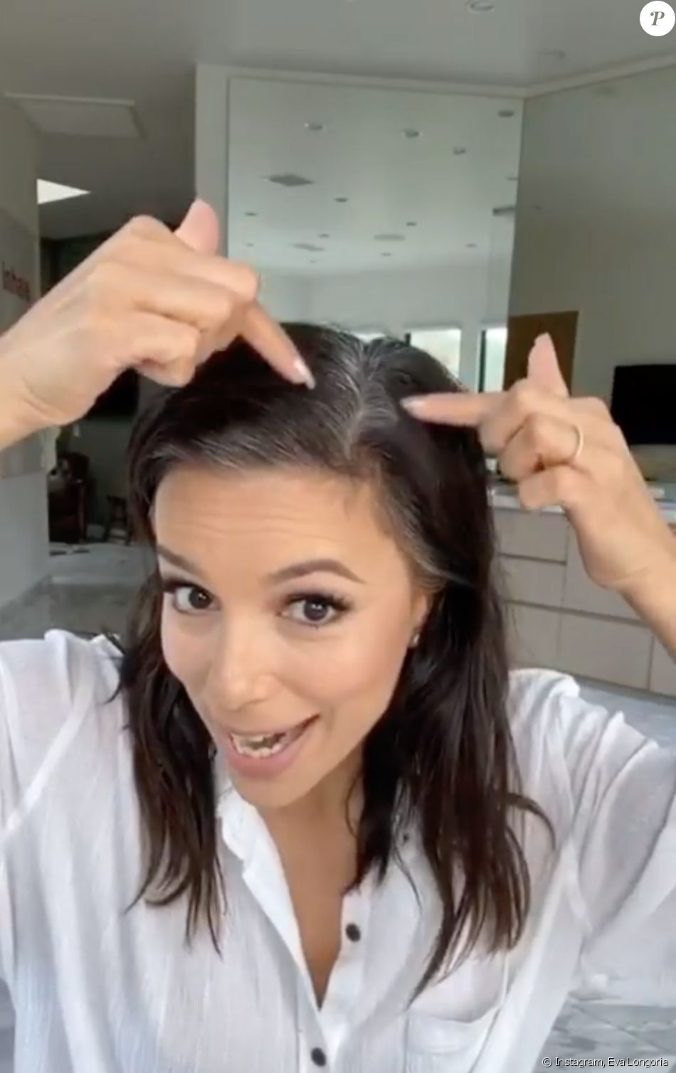 Eva Longoria colore ses racines grises avec le Magic Root Cover Up de L ...