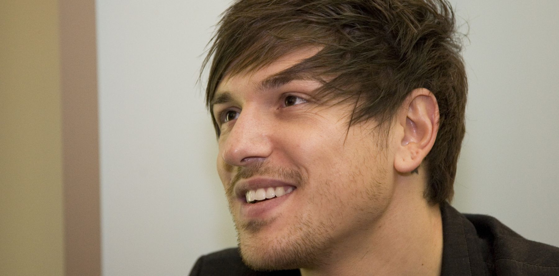 Quentin Mosimann évoque son adolescence compliquée dans un clip très ...
