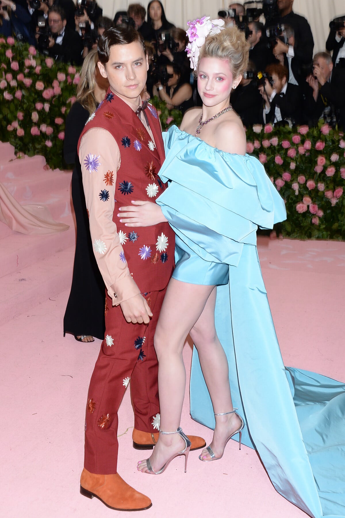 Photo : Lili Reinhart et son compagnon Cole Sprouse (habillés par ...