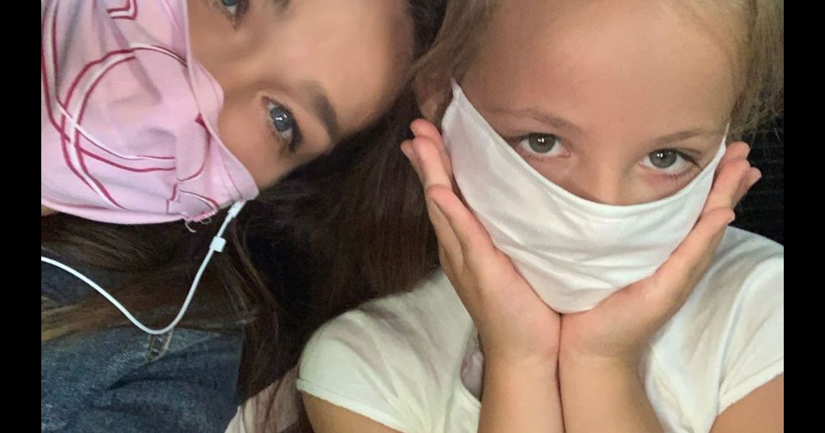 Carla Bruni pose avec sa fille Giulia sur Instagram, le 27 mai 2020 ... Carla Bruni pose avec sa fille Giulia sur Instagram, le 27 mai 2020 ...