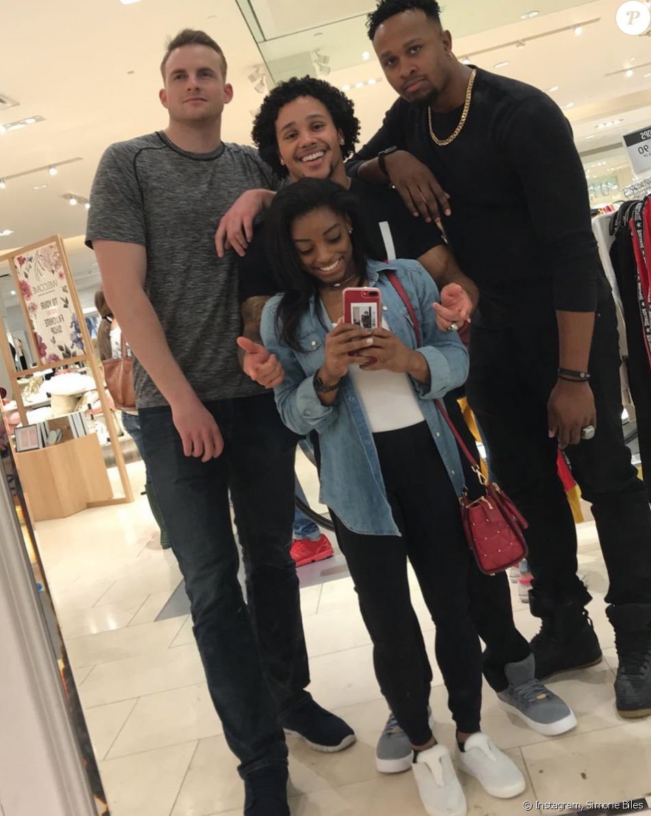 Simone Biles et son ex-petit ami Stacey Ervin Jr (au milieu). Février ...