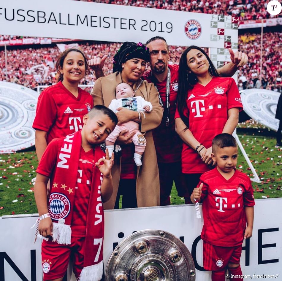 Franck Ribéry avec sa femme Wahibaa et leurs cinq enfants (Hiziya ...