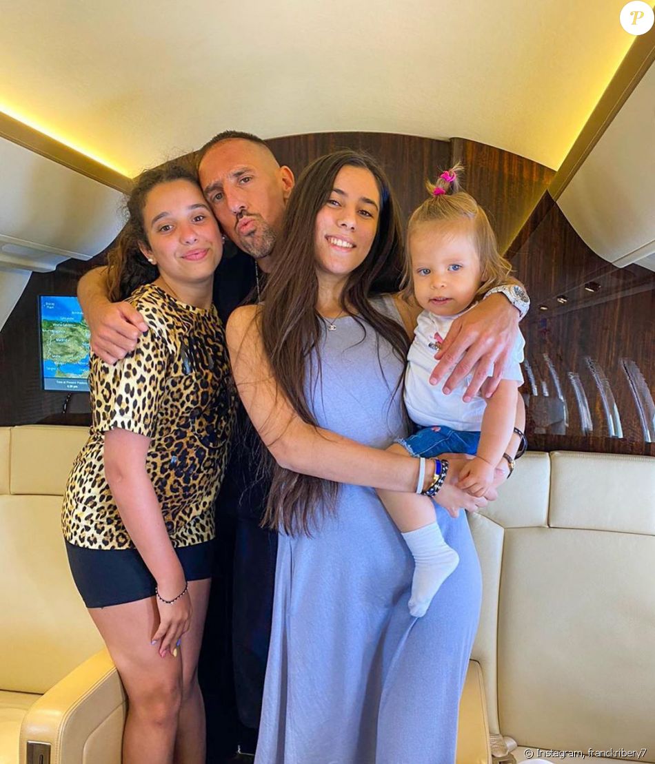 Heureux d'être en vacances, Franck Ribéry pose avec ses trois filles ...