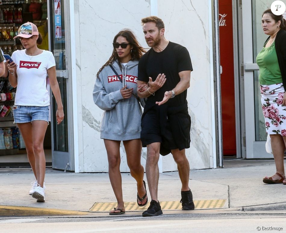 David Guetta et sa compagne Jessica Ledon se baladent en amoureux le ...