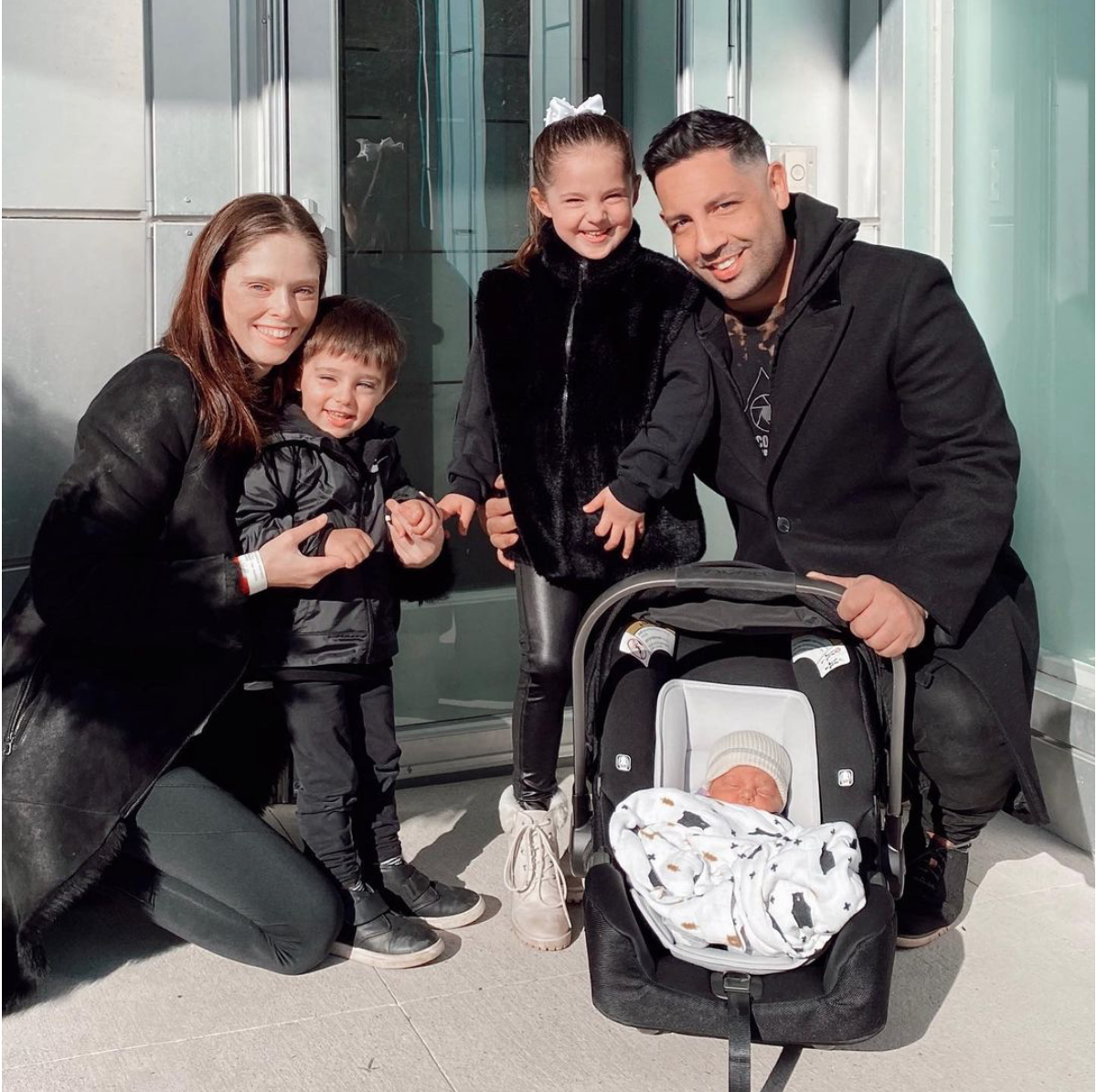 Photo : Coco Rocha, son mari James Conrad et leurs trois enfants, Ioni ...