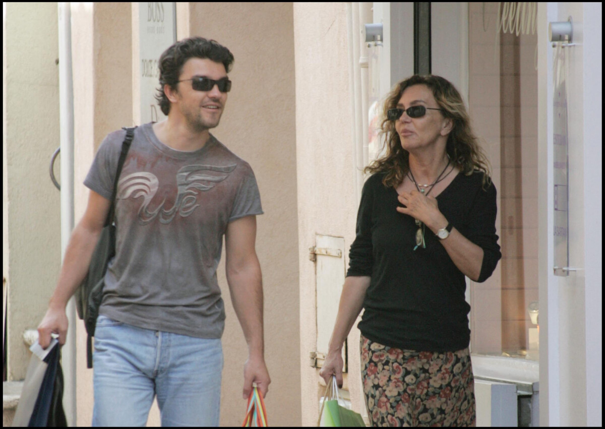 Photo : Caroline Cellier et son fils Nicolas Poiret dans les rues de ...